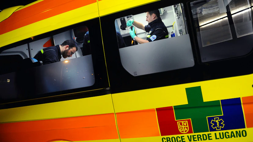 Scontro tra un'auto e una moto a Manno, un ferito