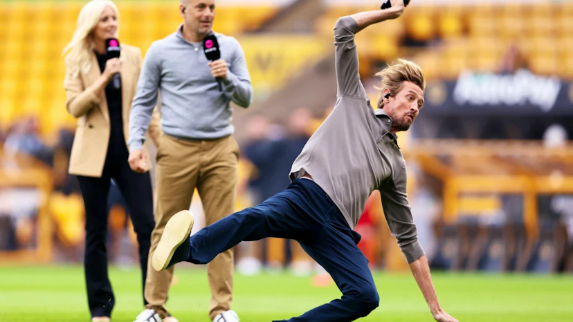 Così l'ex attaccante Peter Crouch ha fatto ridere gli inglesi in diretta TV