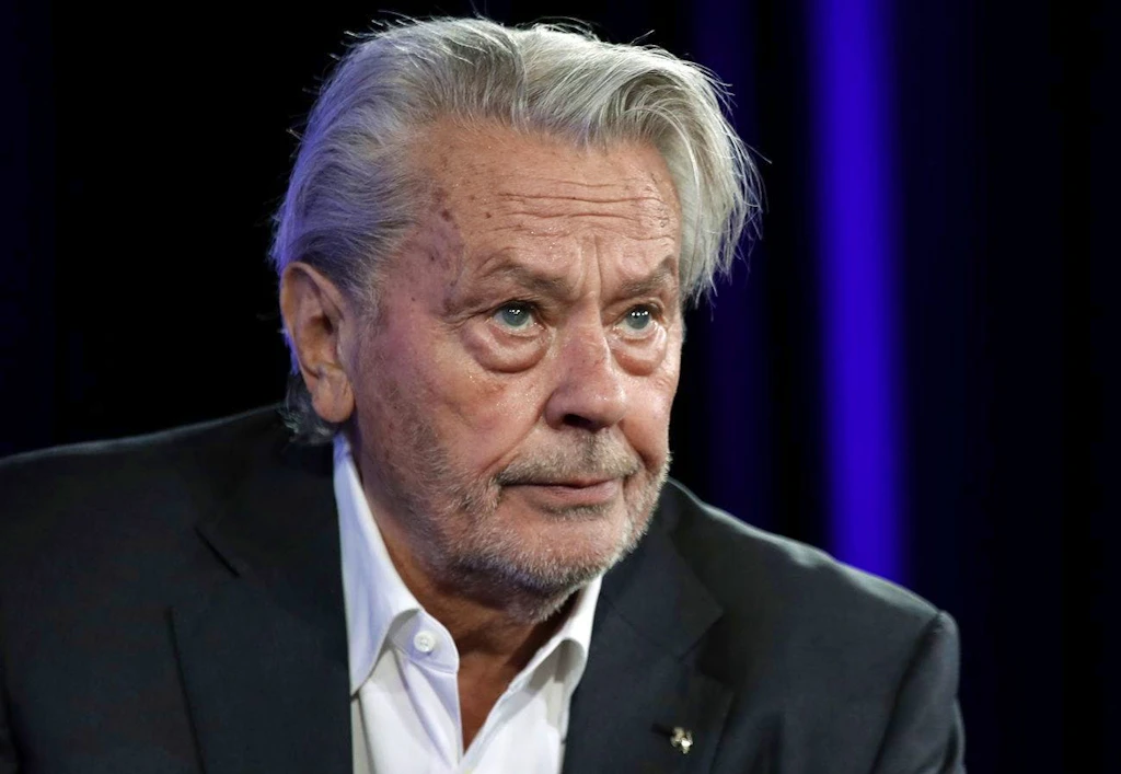 La leggenda del cinema Alain Delon era svizzero dal 1999