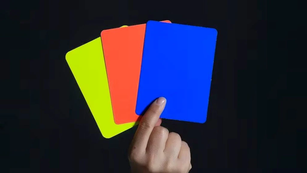 Clamorosa rivoluzione nel calcio: ecco il cartellino blu