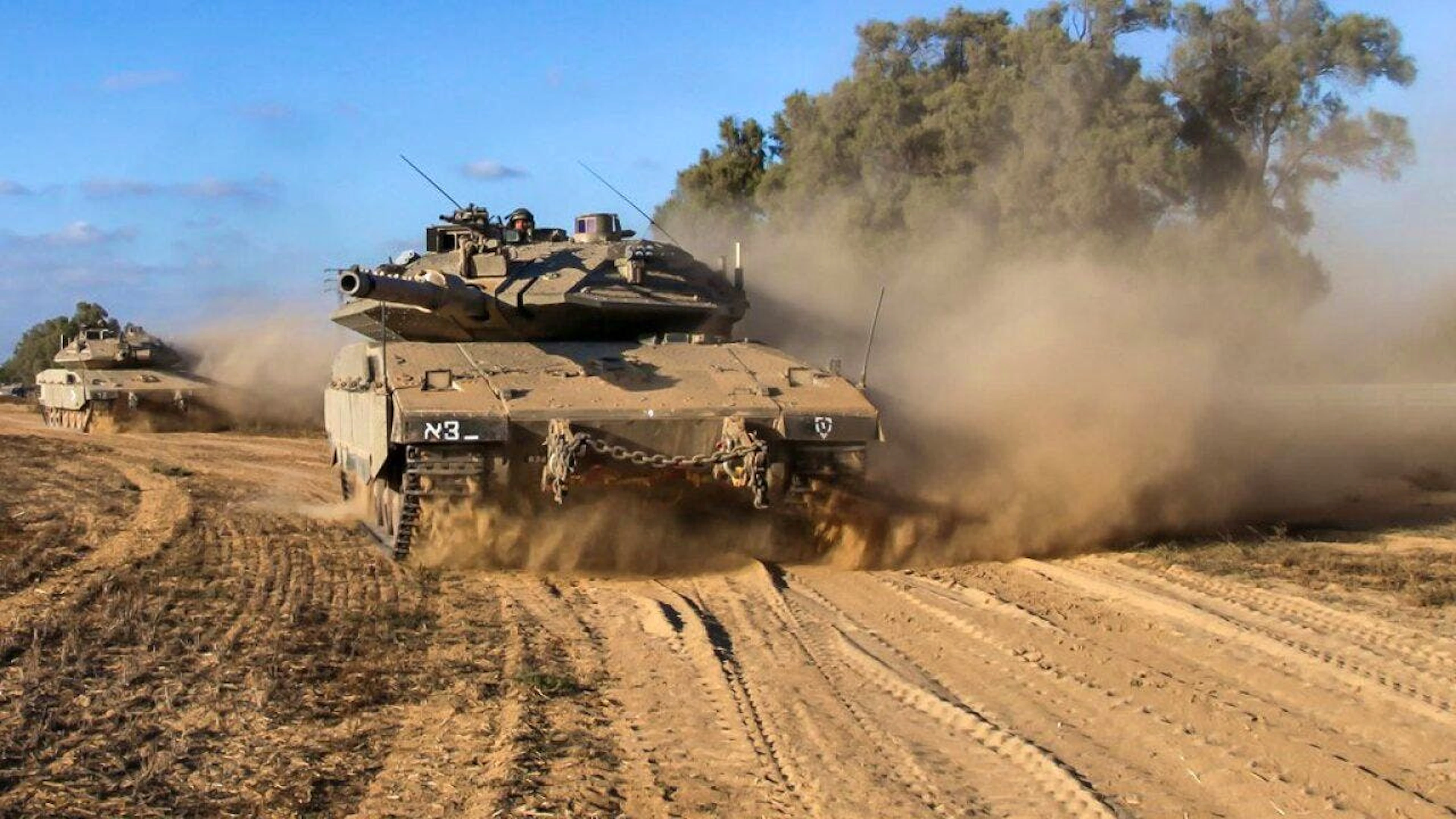 L'esercito israeliano avrebbe ammassato i tank al valico per Rafah