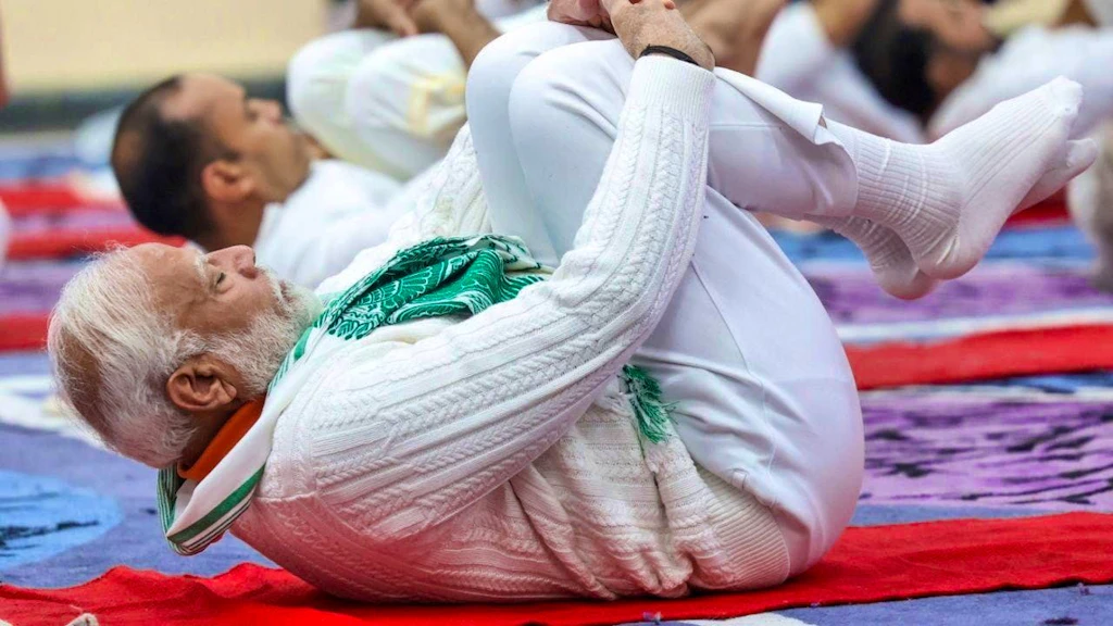 Yoga Day: India's prime minister leads hundreds of people through exercises