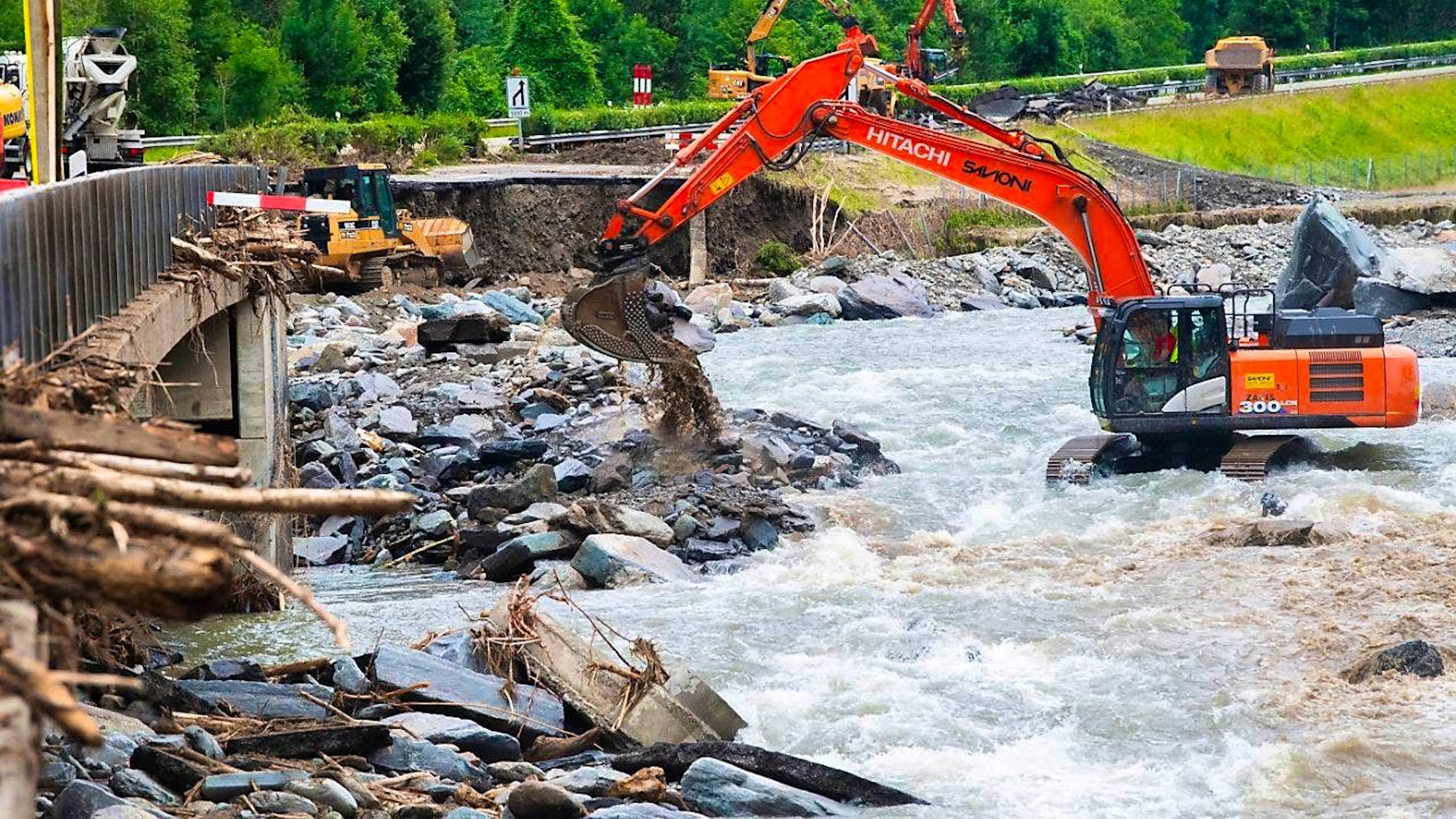 Clean-up work in the Misox is in full swing