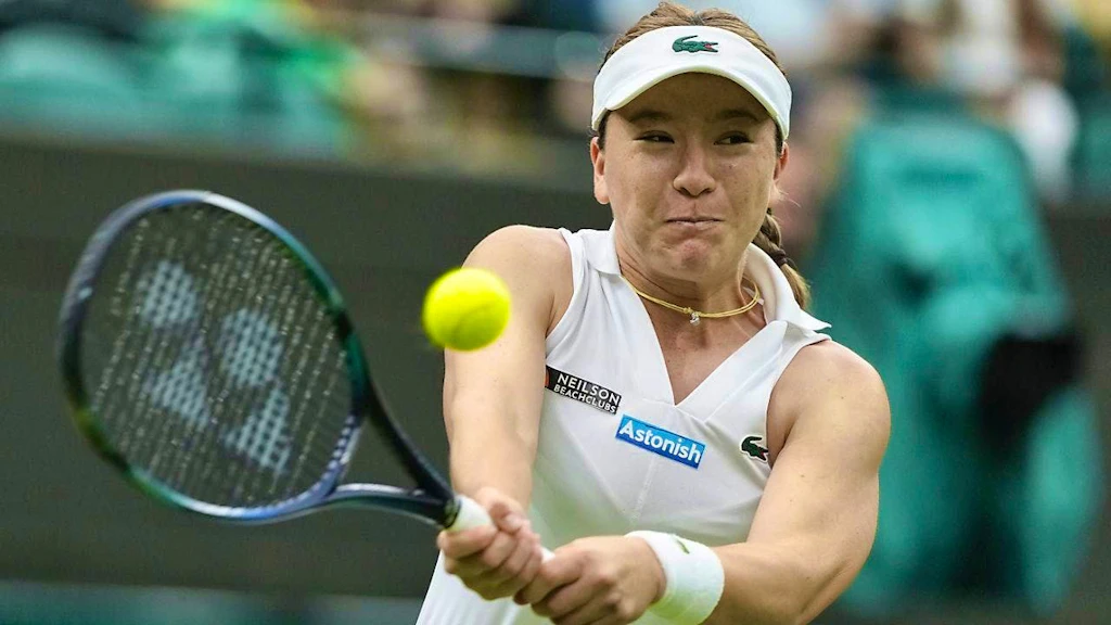 Lulu Sun stopped by Donna Vekic