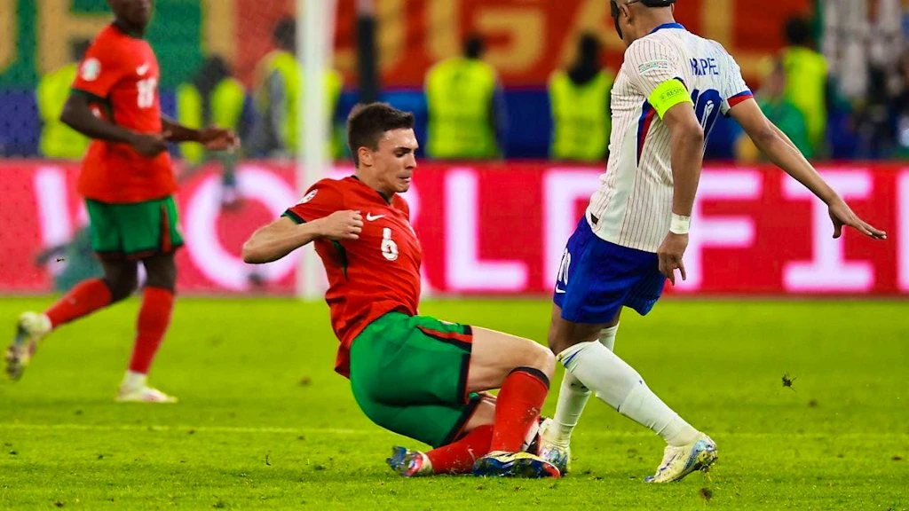 Bayern sign defensive midfielder