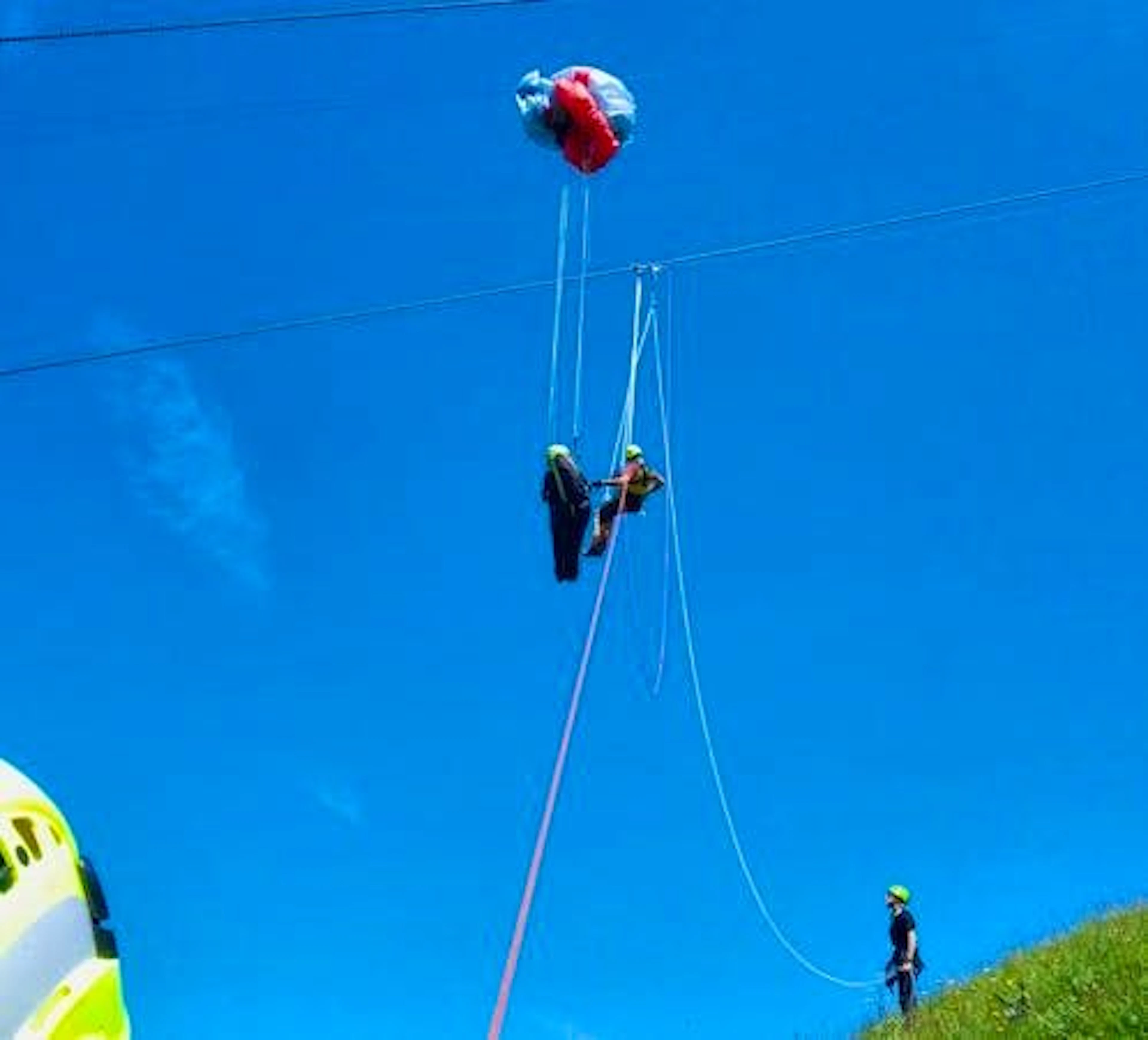 Paraglider gets stuck in cable car