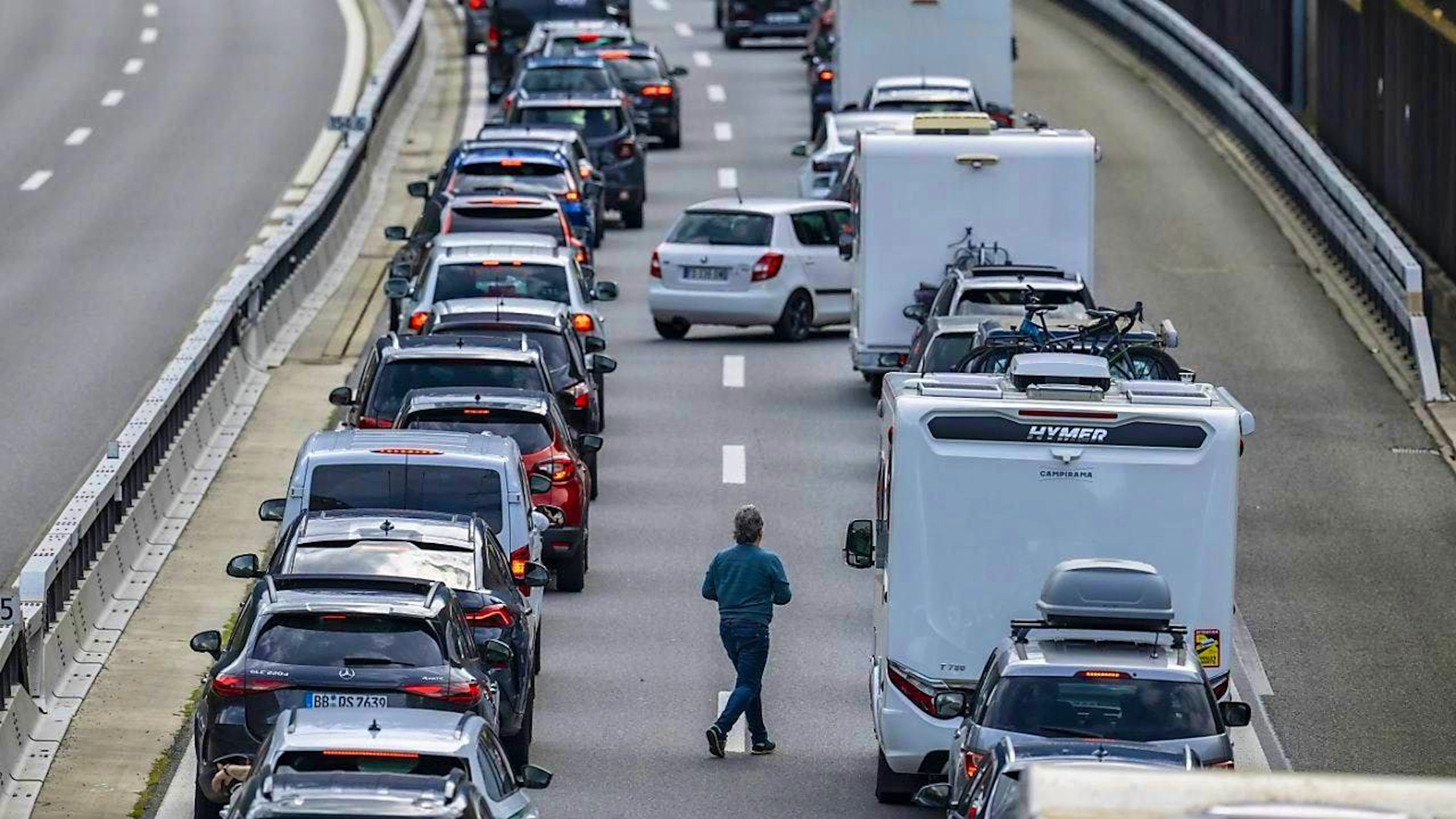 15 kilometers of traffic jam in front of the Gotthard - a great test of ...