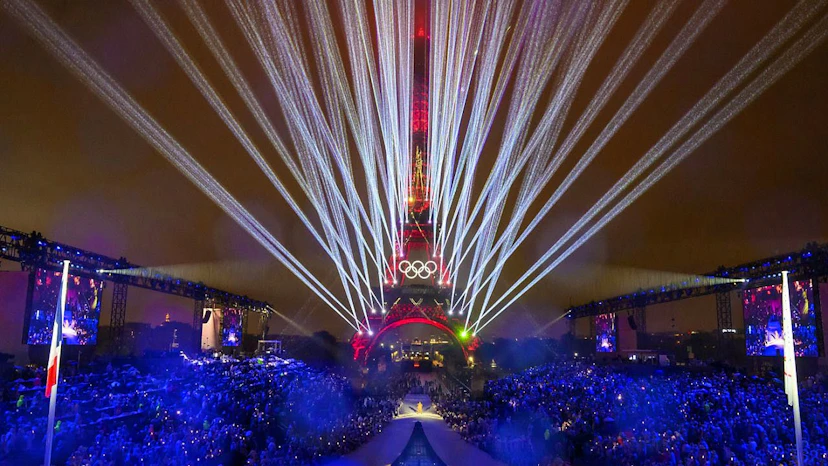 Sinistra e destra divise sulla cerimonia a Parigi: orgoglio o vergogna?