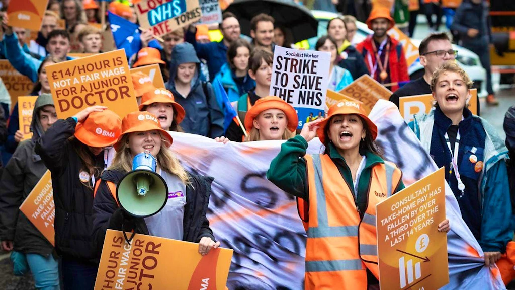 British junior doctors to receive high pay rise