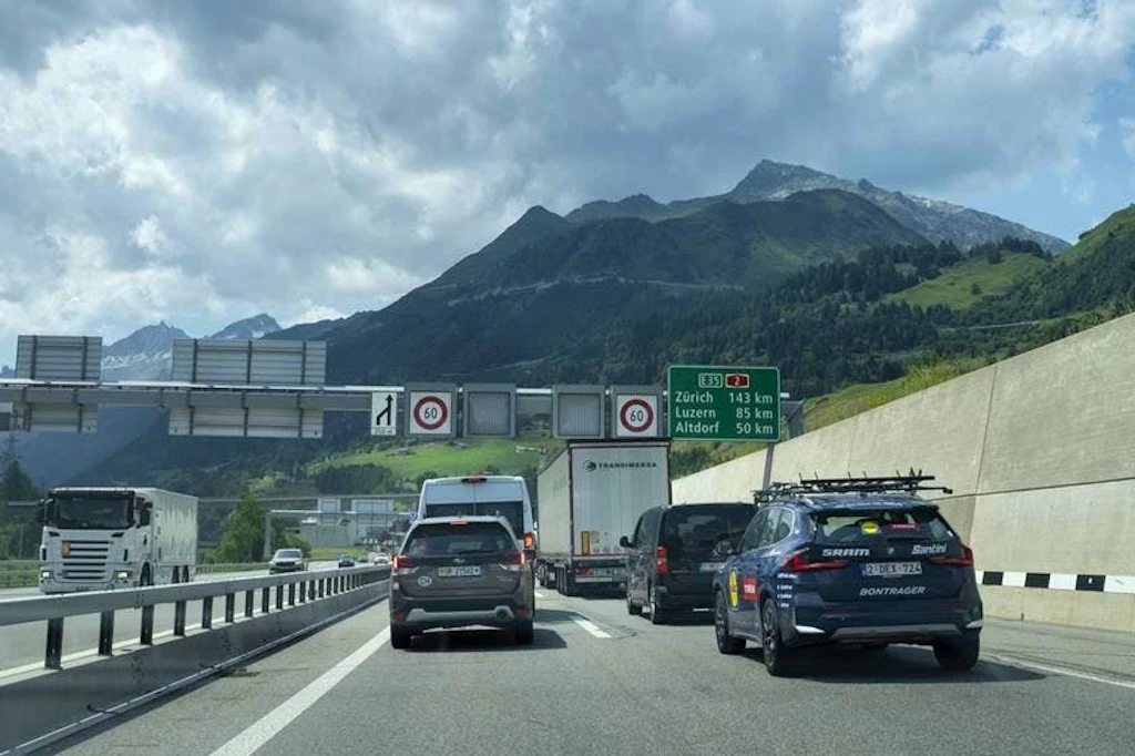 Esodo di ritorno al Gottardo, 8 km di colonna ad Airolo