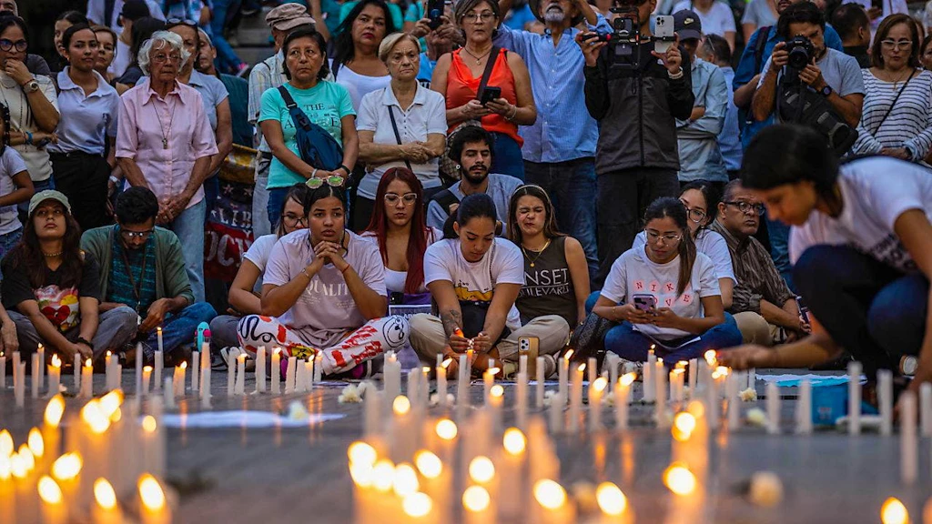 Maduro sospende X per 10 giorni