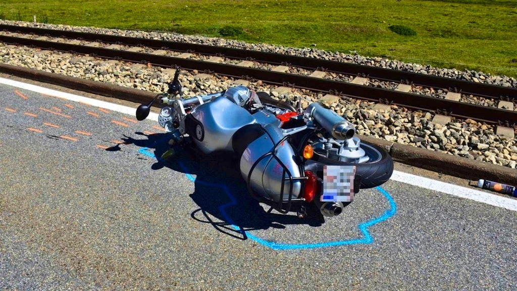 58-year-old motorcyclist injured in collision in Pontresina GR