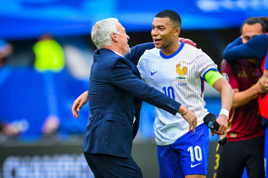 Didier Deschamps vole au secours de Kylian Mbappé