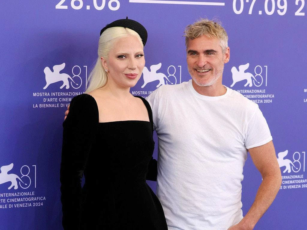 «Joker: Folie à deux», con Joaquin Phoenix e Lady Gaga, conquista Venezia