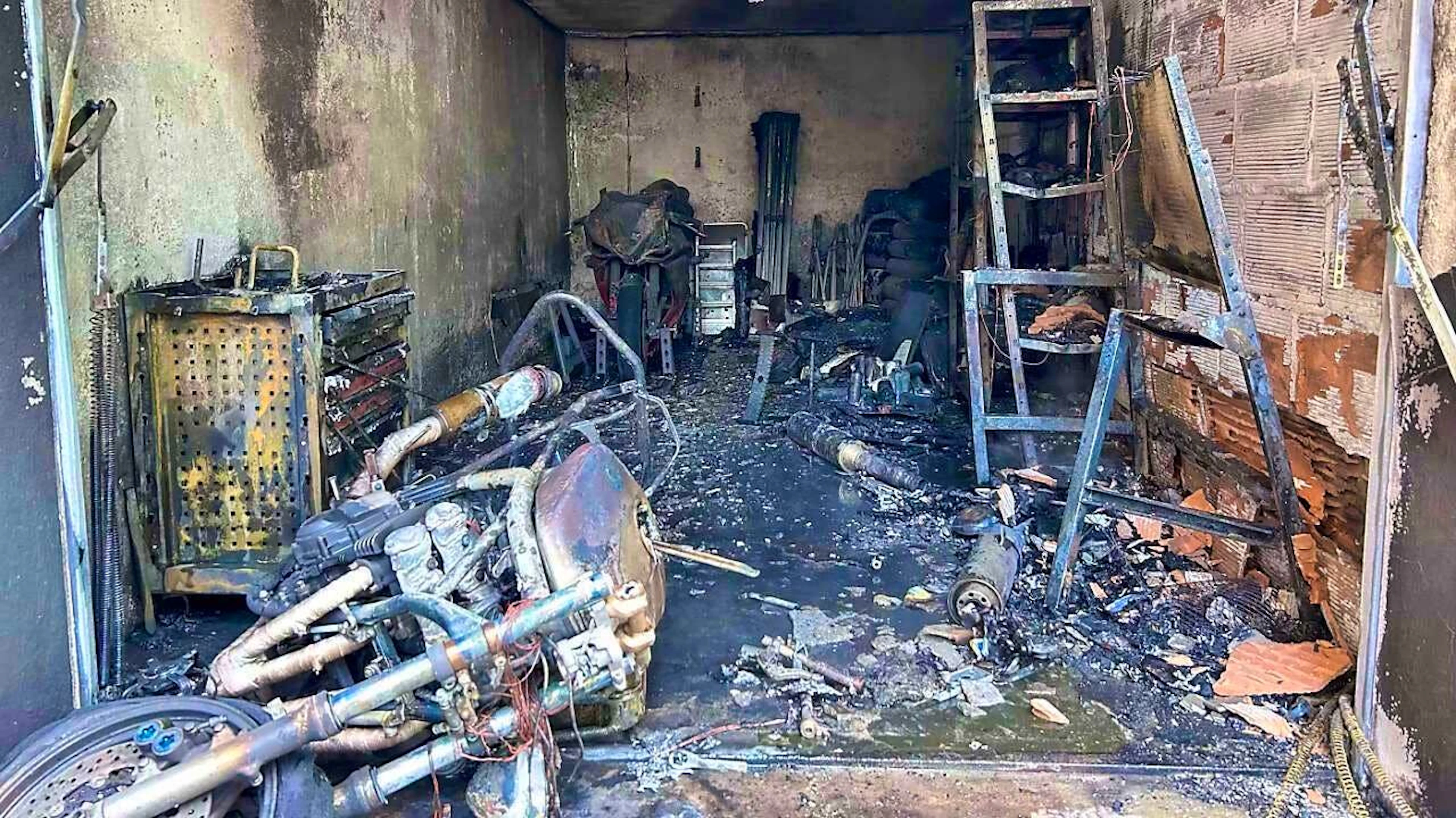 Garage burns down completely after petrol accident - man in hospital