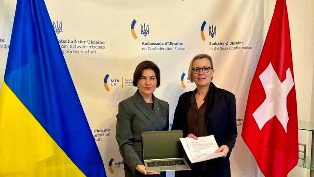 Used notebooks from Bern for Ukrainian schools