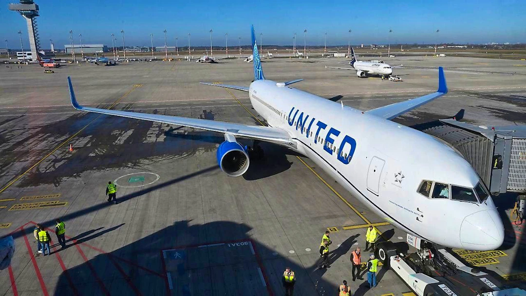 United plane lands with body in wheel well in Hawaii
