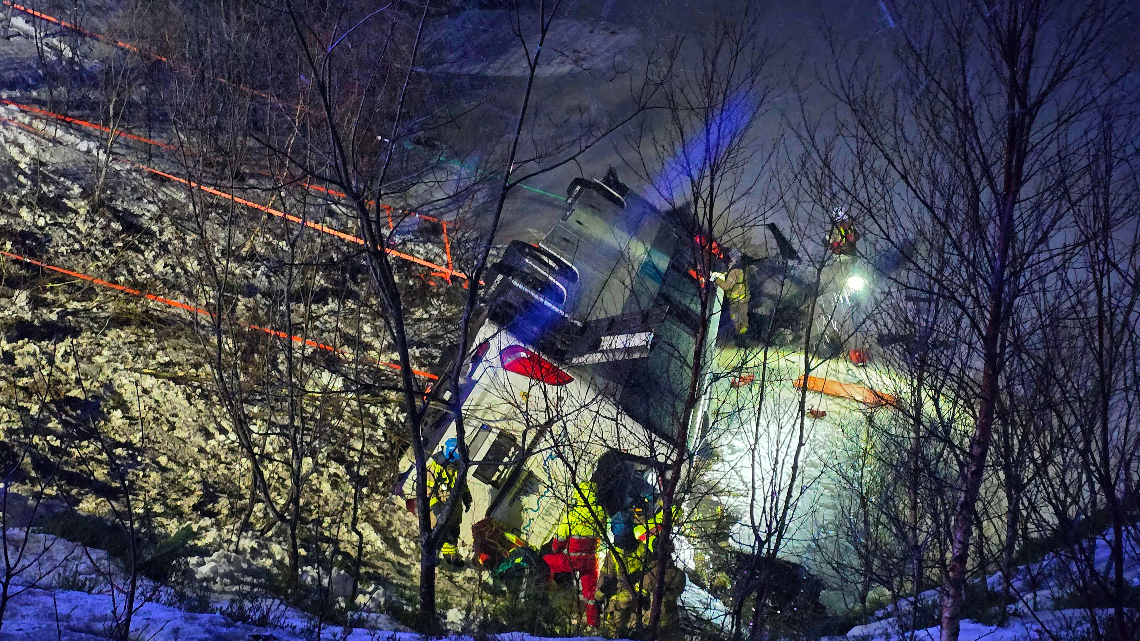 In Norvegia un bus finisce in un lago con 58 persone a bordo, ci sono ...