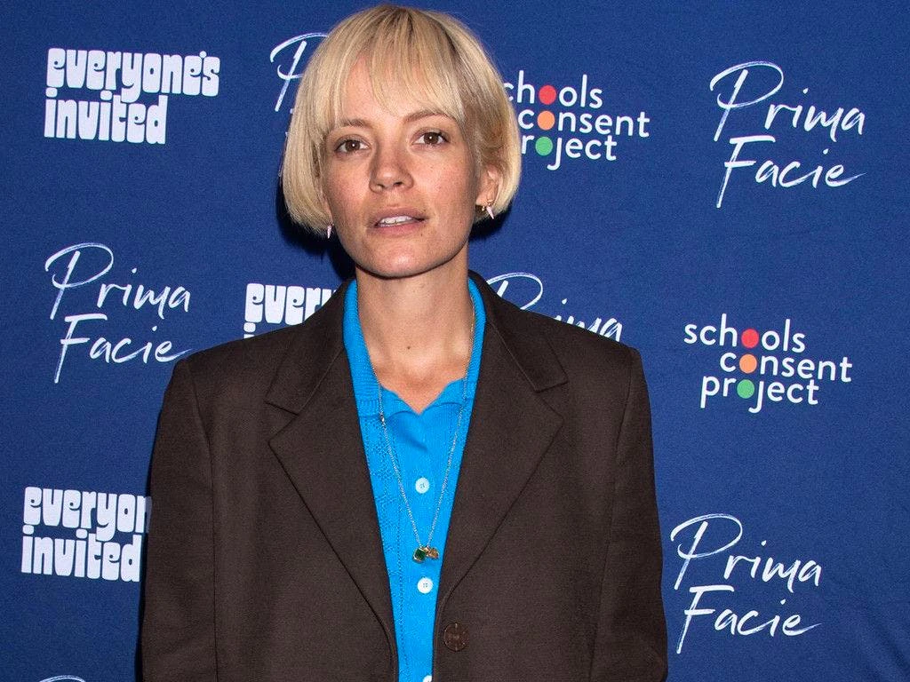 Lily Allen becca David Harbour su una dating app, matrimonio ai titoli ...