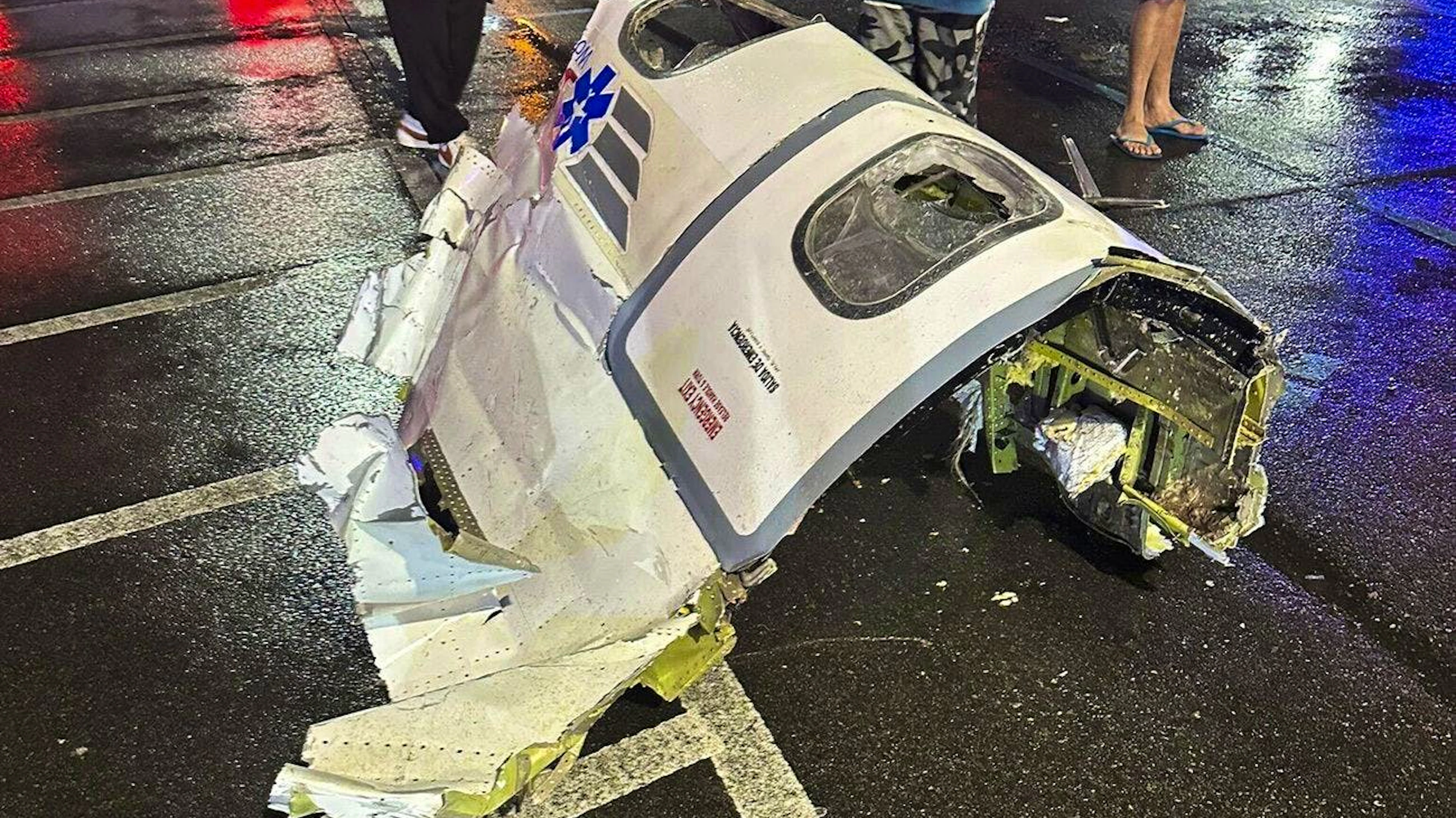 Jet-ambulanza si schianta in un quartiere residenziale di Philadelphia ...