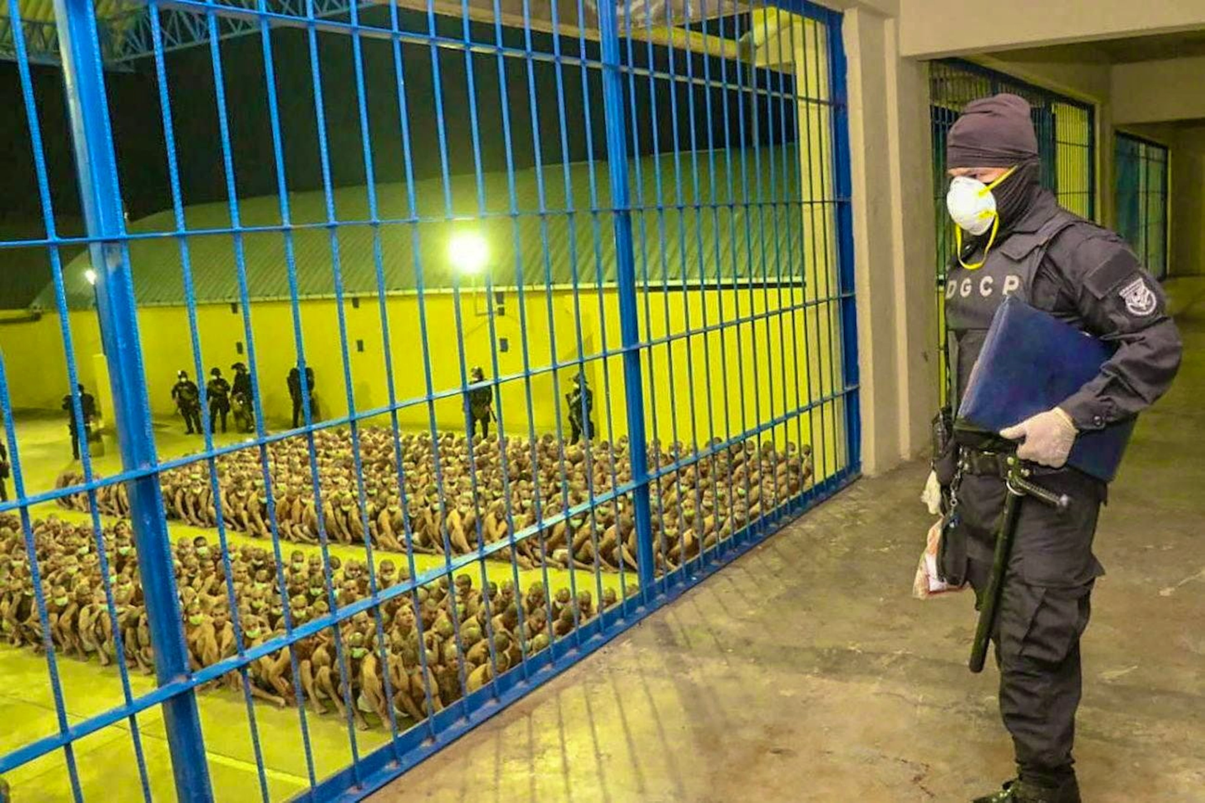 No cutlery and only chains - this is how tough the mega prison in El ...