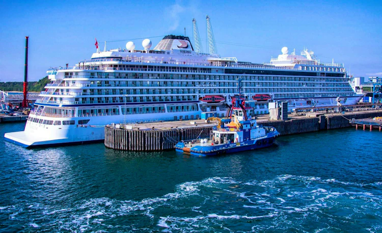 First cruise ship changes course due to earthquake on Santorini