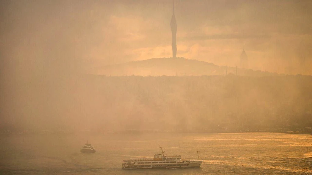 Shipping traffic in the Bosphorus interrupted due to fog