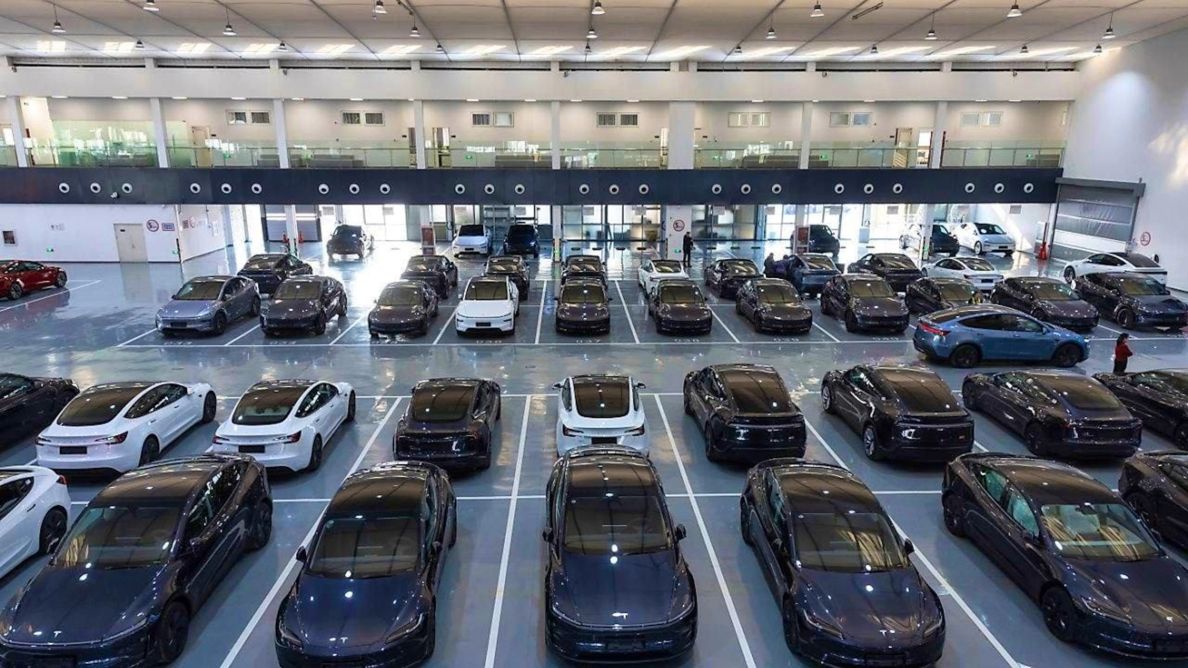 Tesla applies for a driving service license in California