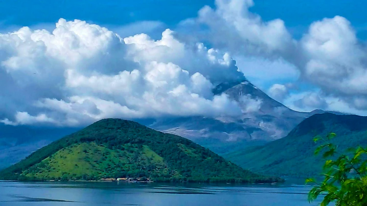 Volcanic eruption in Indonesia - flights to Bali affected