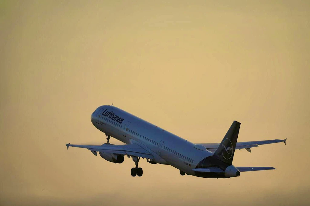 Fainting in the cockpit: Lufthansa jet flies on autopilot