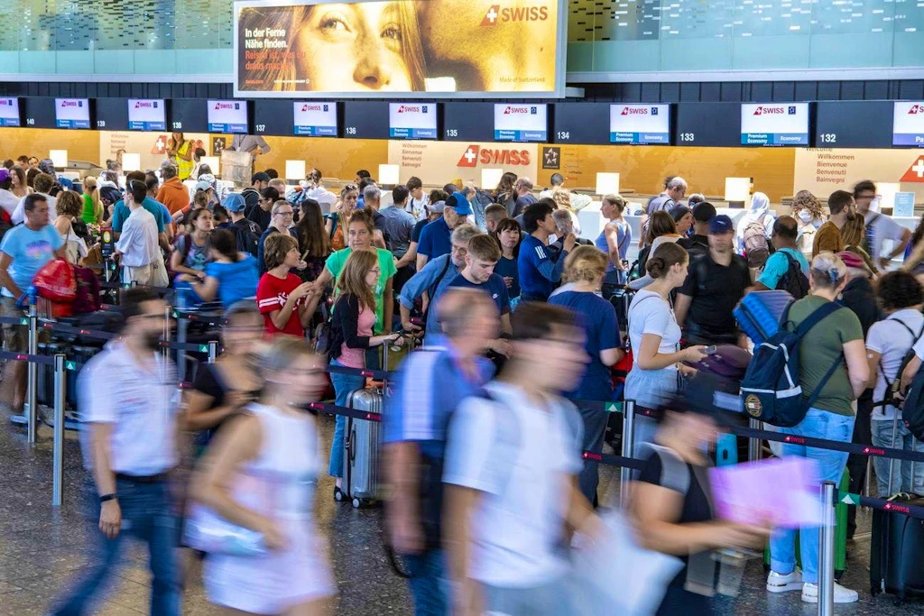 Travelers sneak onto the plane without a boarding pass