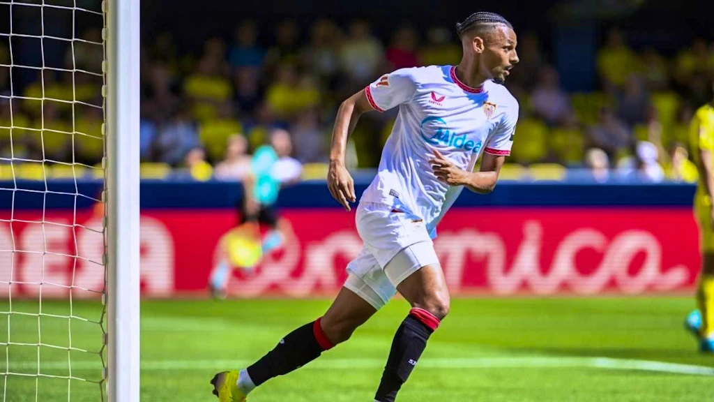 Stricken Djibril Sow scores for Sevilla