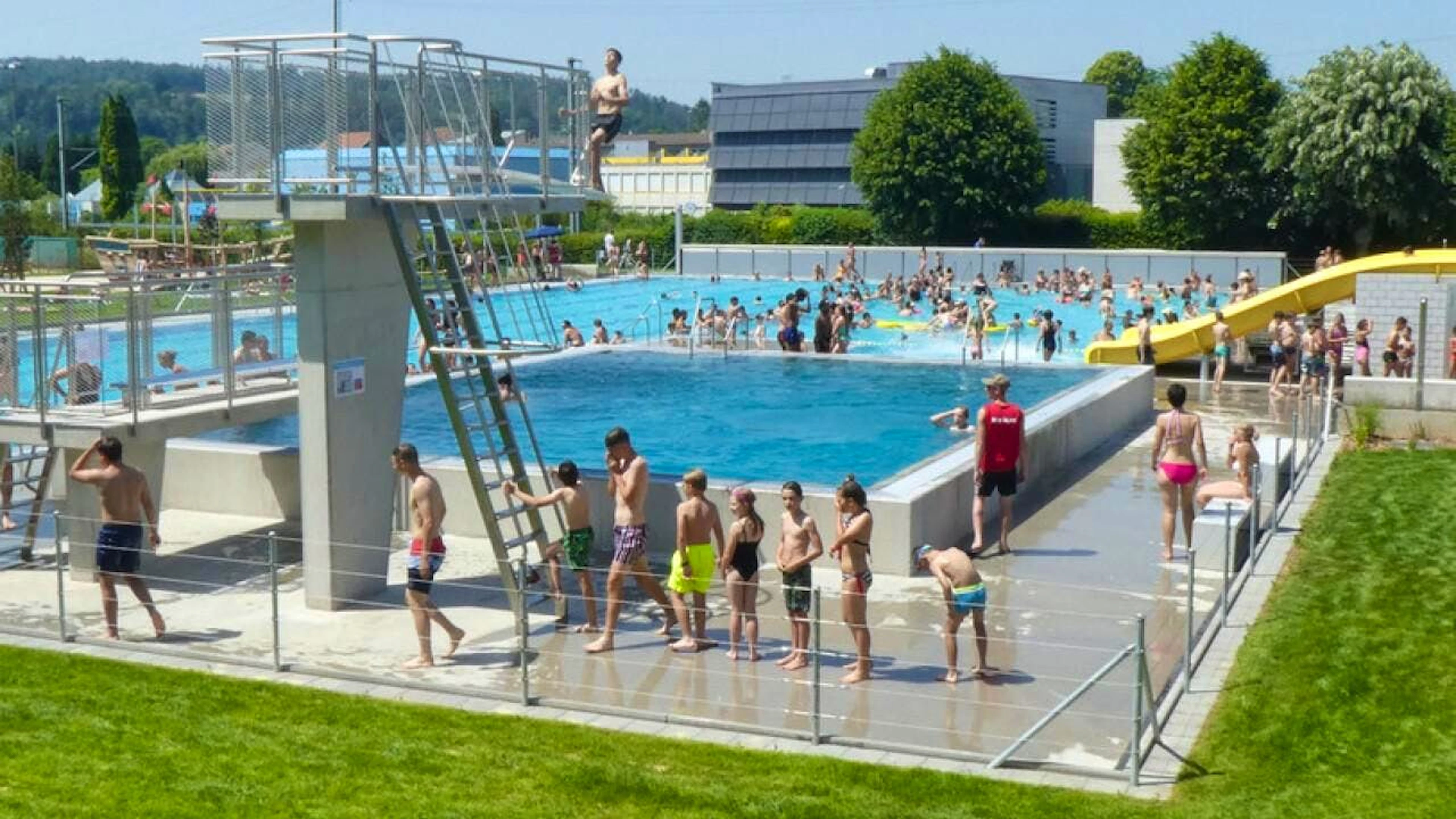 A Porrentruy si può andare in piscina solo se si abita in Svizzera