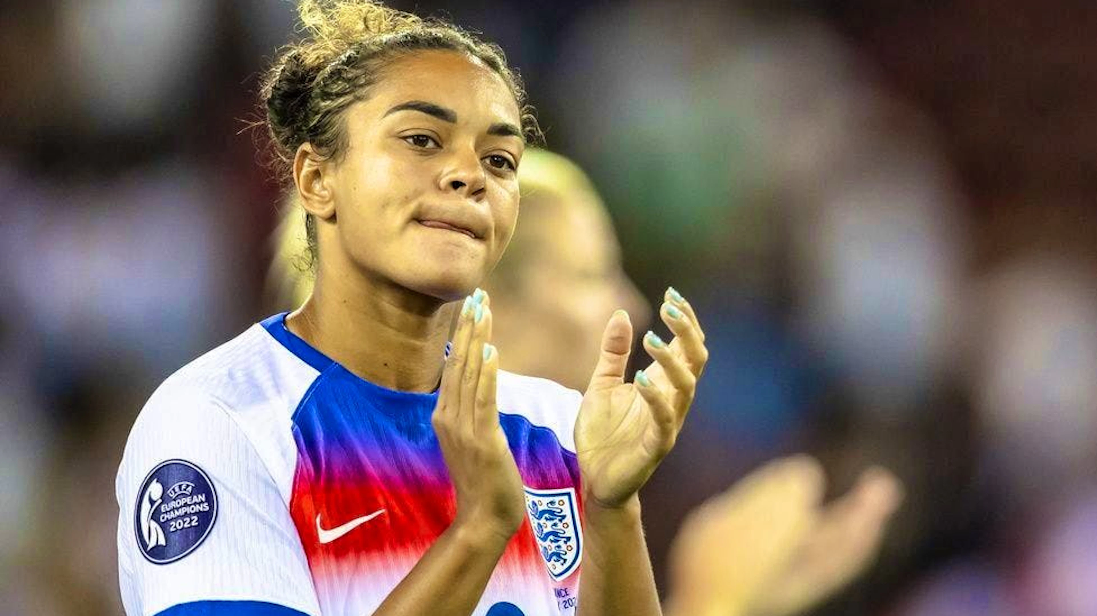 England player Jessica Carter draws the consequences after racist hostility