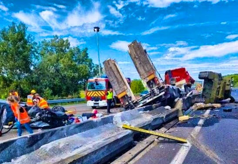 Horrific accident on highway - child (7) dies
