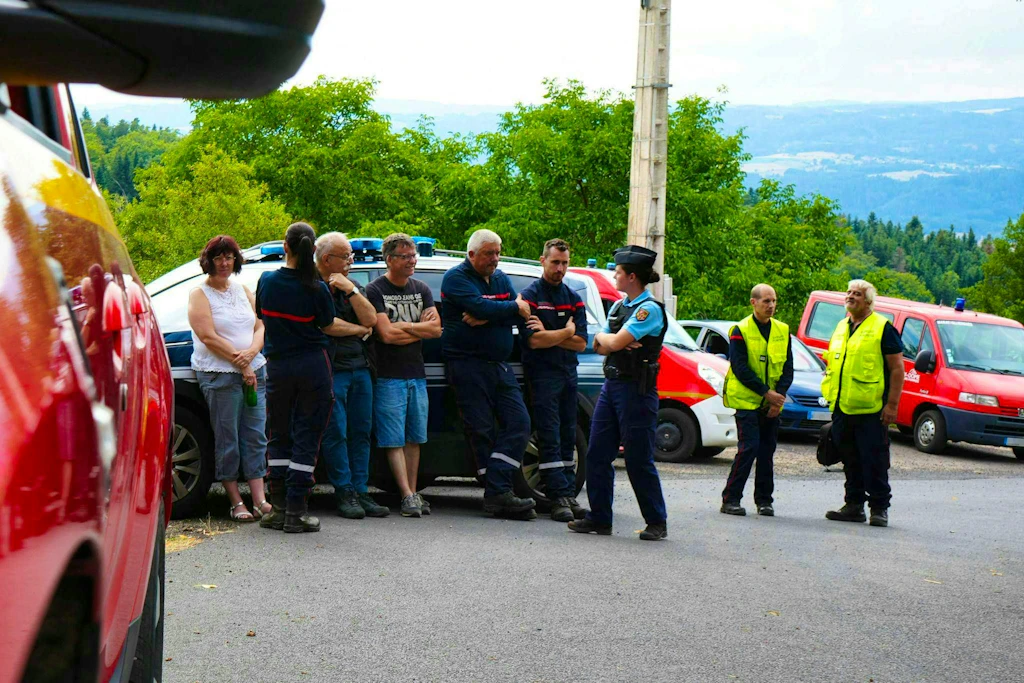 Racing car in France crashes into the audience - 3 dead