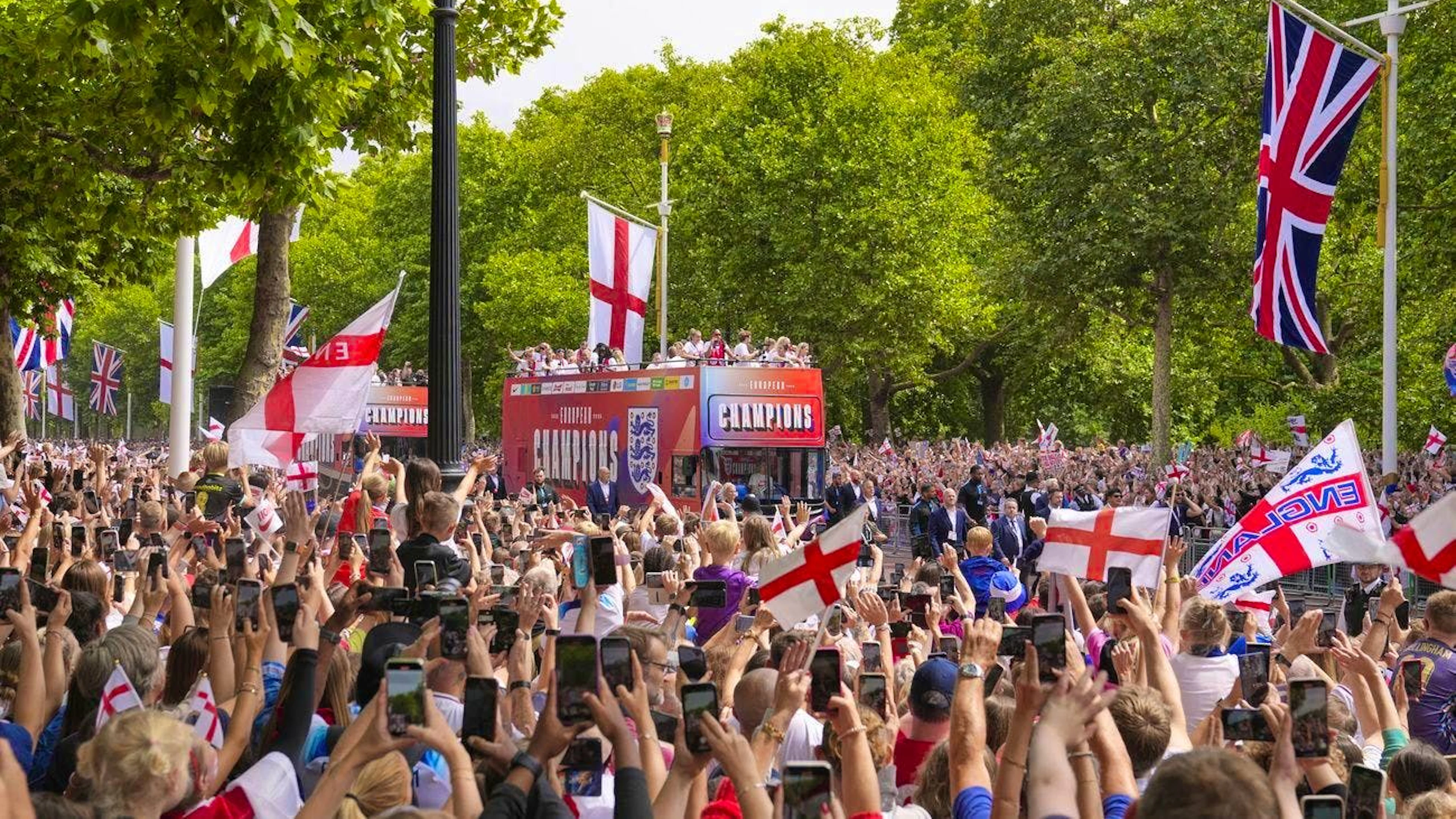 The fans and government give the European Championship heroines such a ...