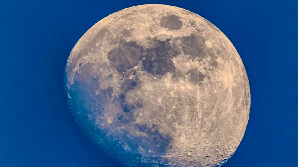 Esa expert considers plan for nuclear power plant on the moon realistic