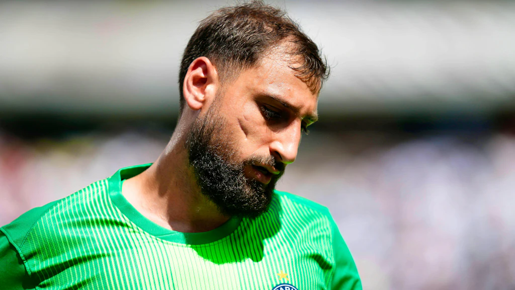 Gianluigi Donnarumma, héros du sacre européen, écarté par le PSG