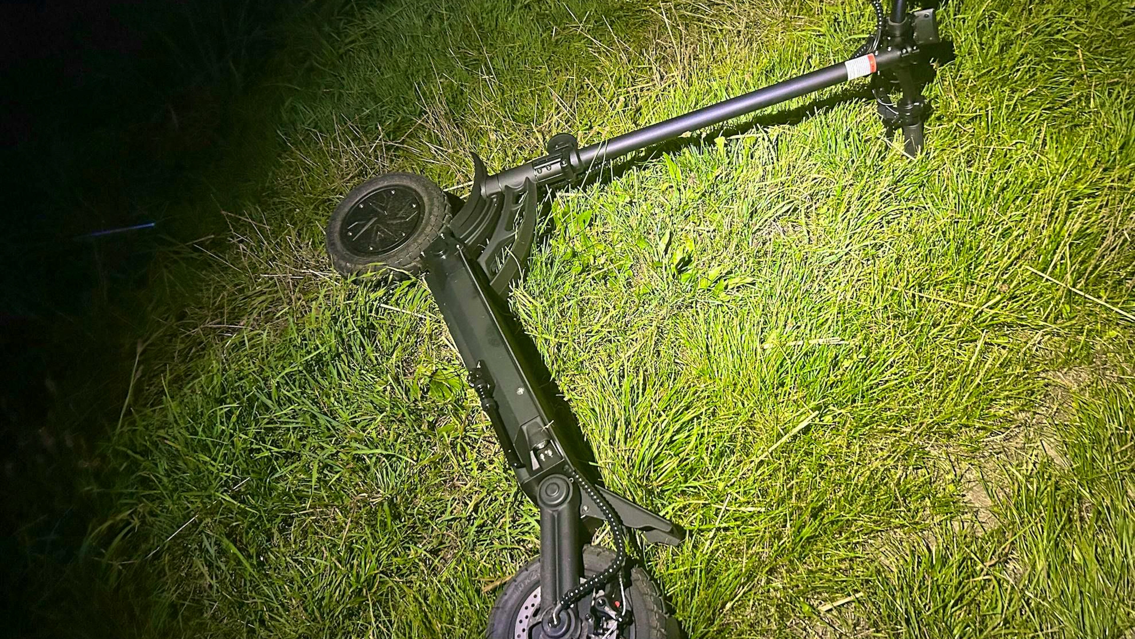 E-scooter rider flees from police - then is found unconscious in the meadow