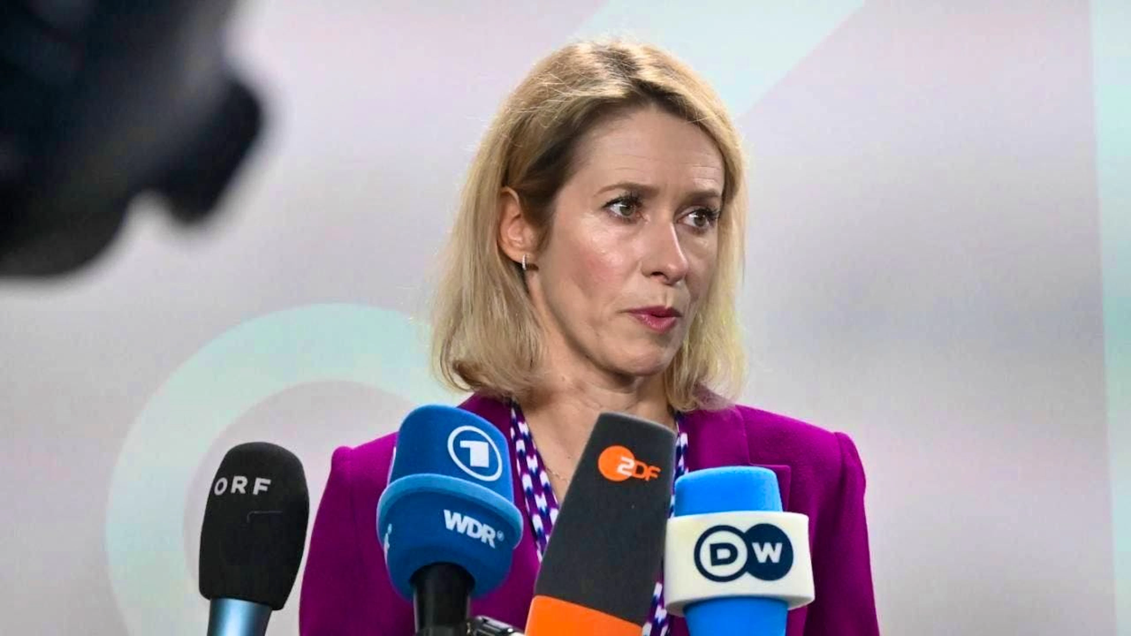 EU chief diplomat wants to increase pressure on Russia