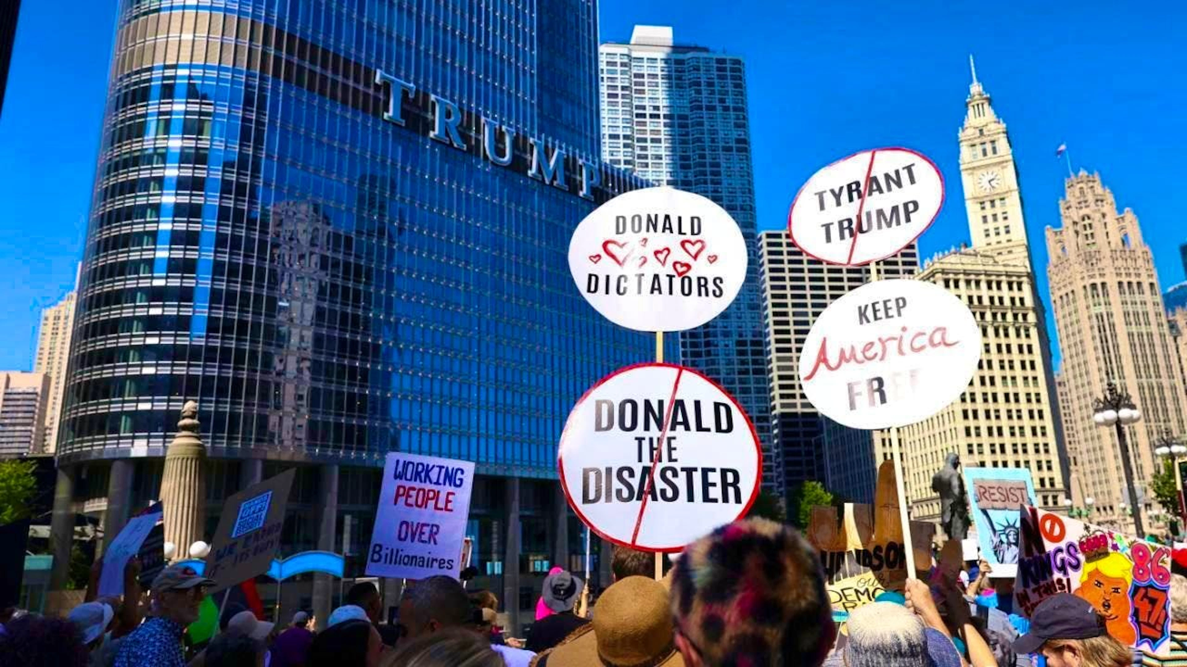 Military deployment like in war? Trump provokes Chicago