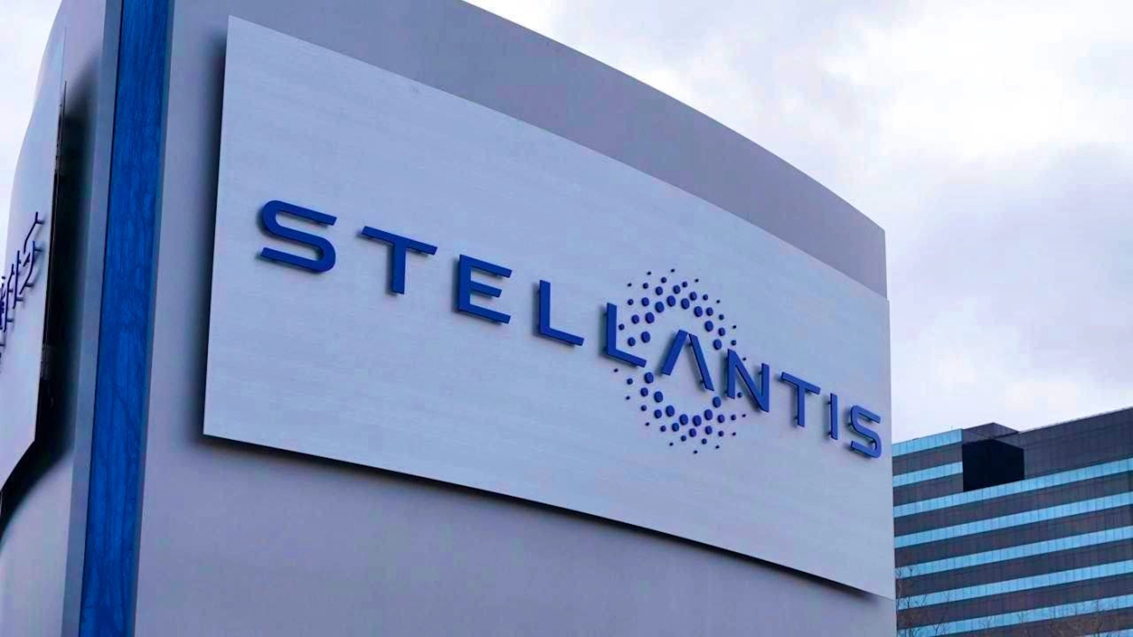 Stellantis: Temporary production stop at several plants