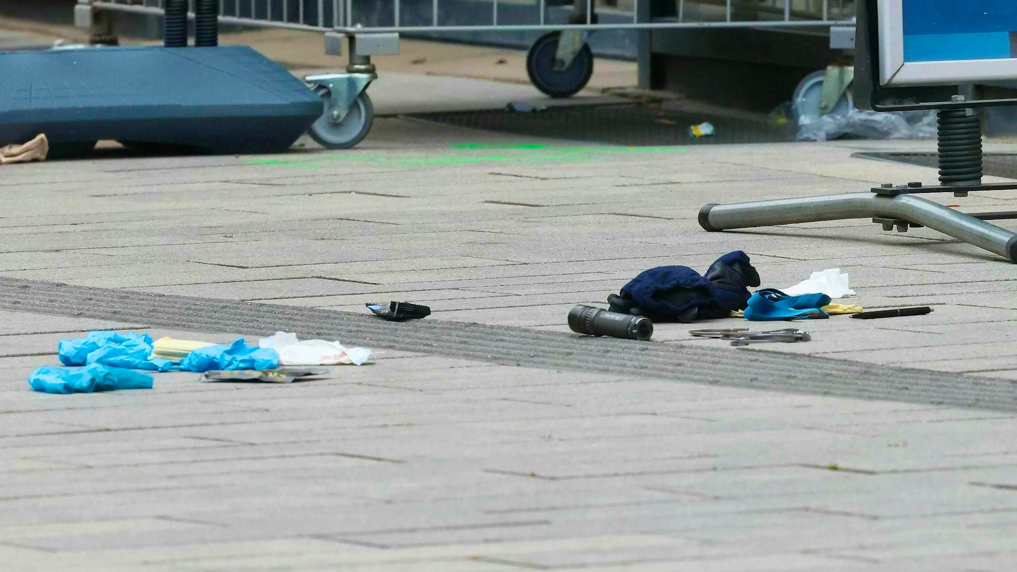 Police shoot at man with gun in Düsseldorf city center