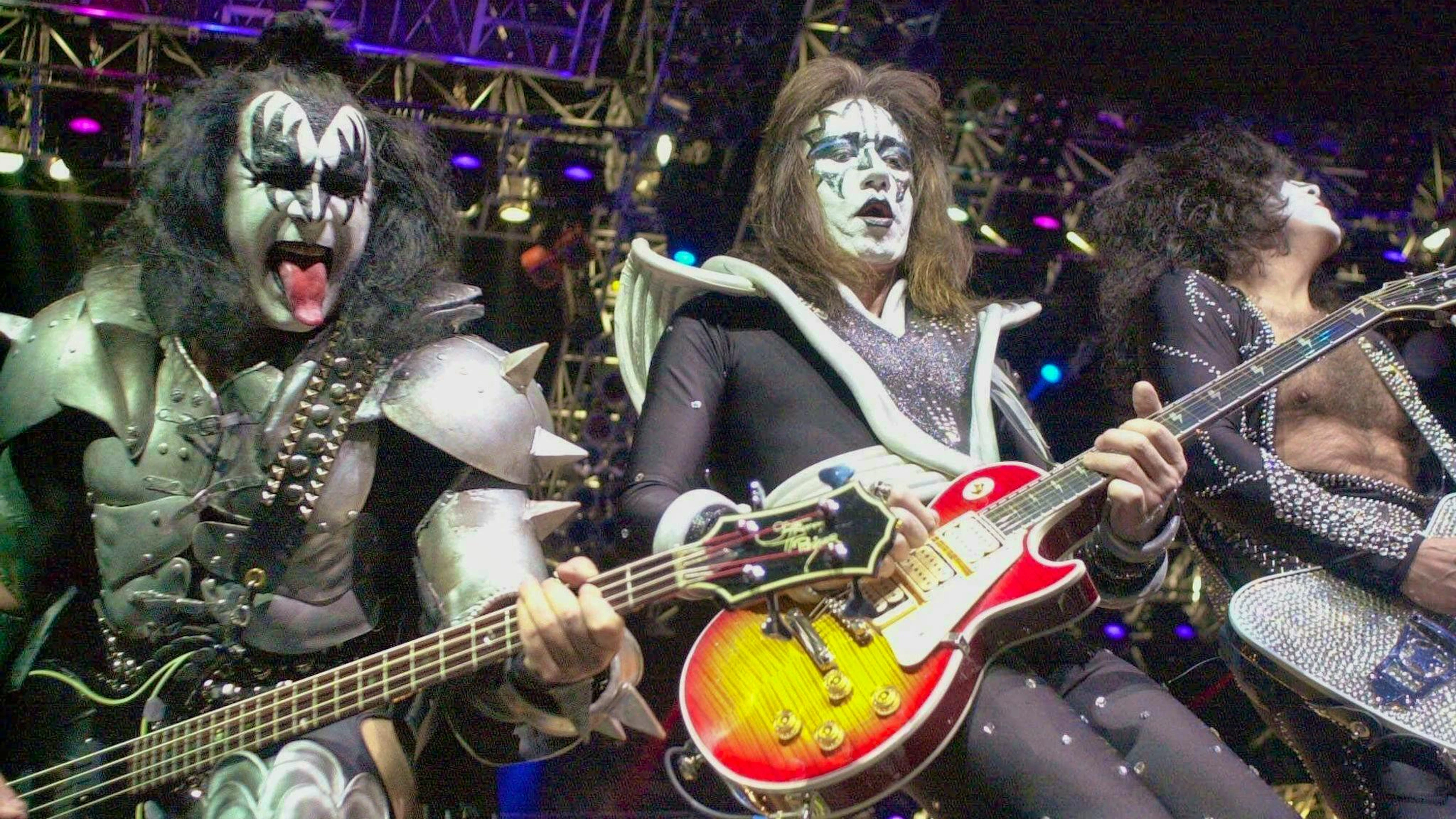 Kiss star dies after brain haemorrhage