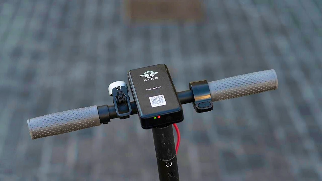 E-scooter driver flees from police at over 100 km/h