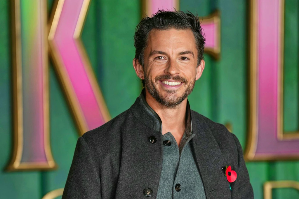 «Niente di più sexy del progresso»: Jonathan Bailey tra paternità e record