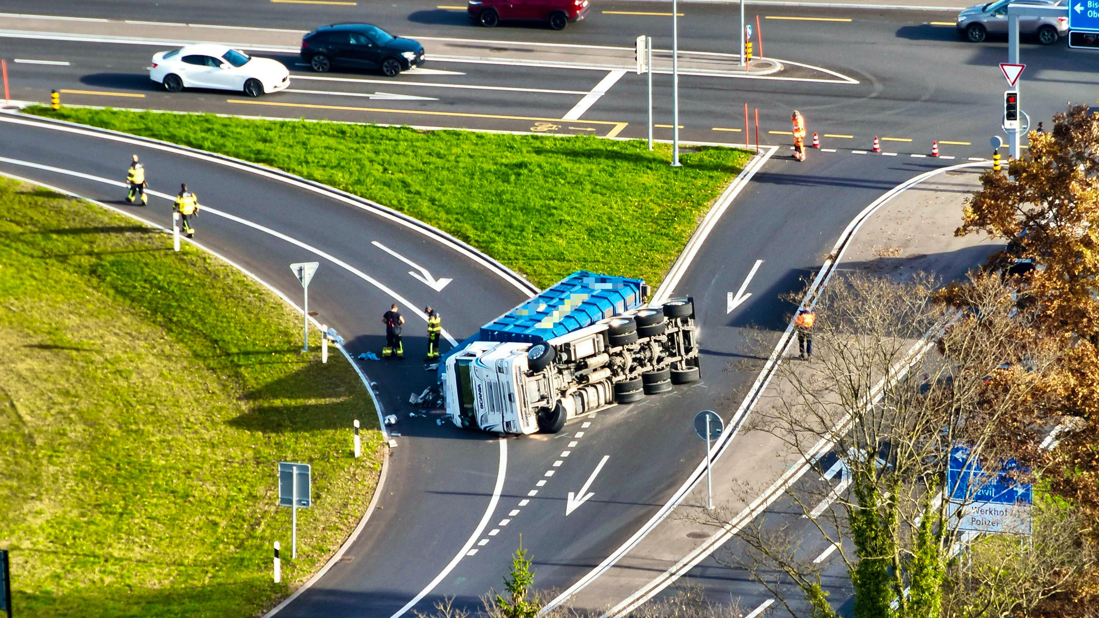 Dump body was not locked - truck overturns