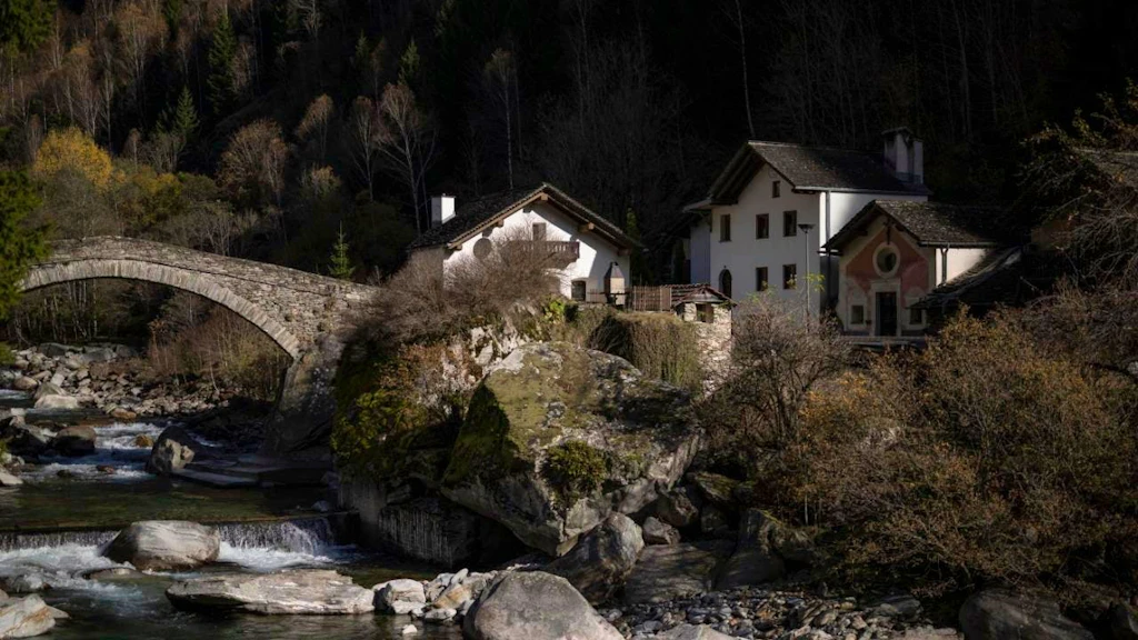 Atti comunali anche in tedesco? Se ne discute in Calanca