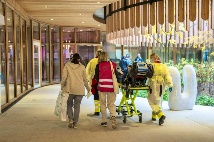 Fateful hours at Zurich's "Kispi" - even operations are postponed